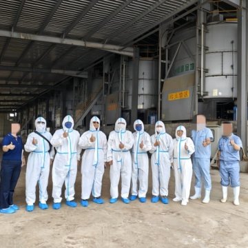 A team from a large chicken farm in Southeast Asia inspected the Jindi ...